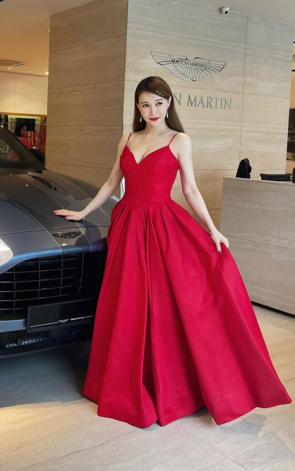 Ariel Gown – Vogue Lease