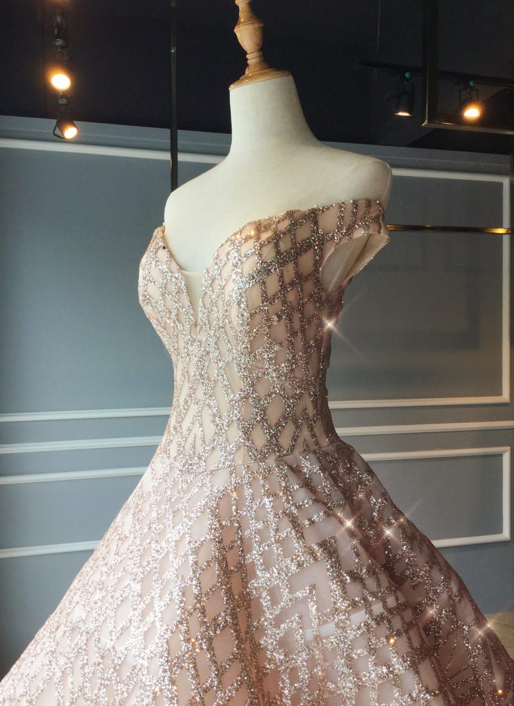 Hailey Gown – Vogue Lease